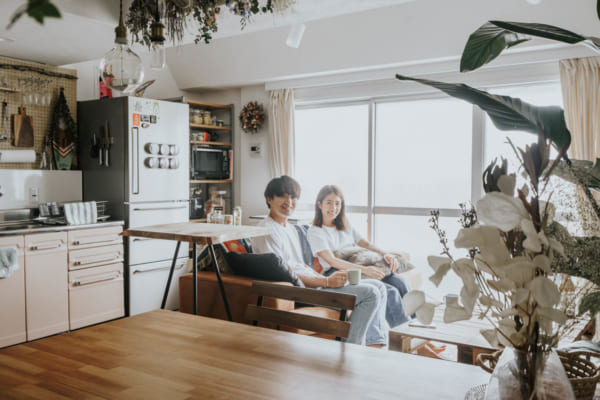 「ここまでやりきると賃貸も楽しい」。多彩なアイディアとDIYで彩るふたり暮らしの1LDK | folk